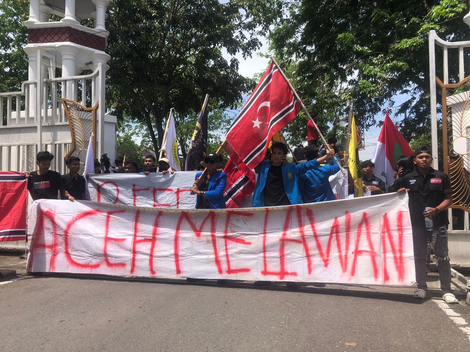 "Indonesia Harus Ingat, Damai Bukan Berarti Menyerah!!" Bendera GAM ...